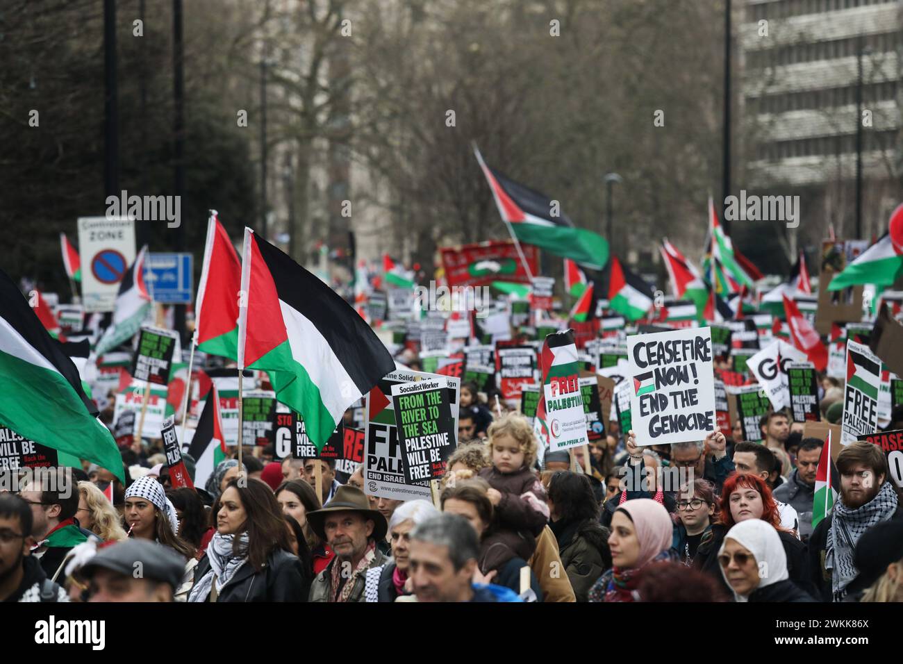 Hundreds of thousands of people march demanding a ceasefire and an end ...