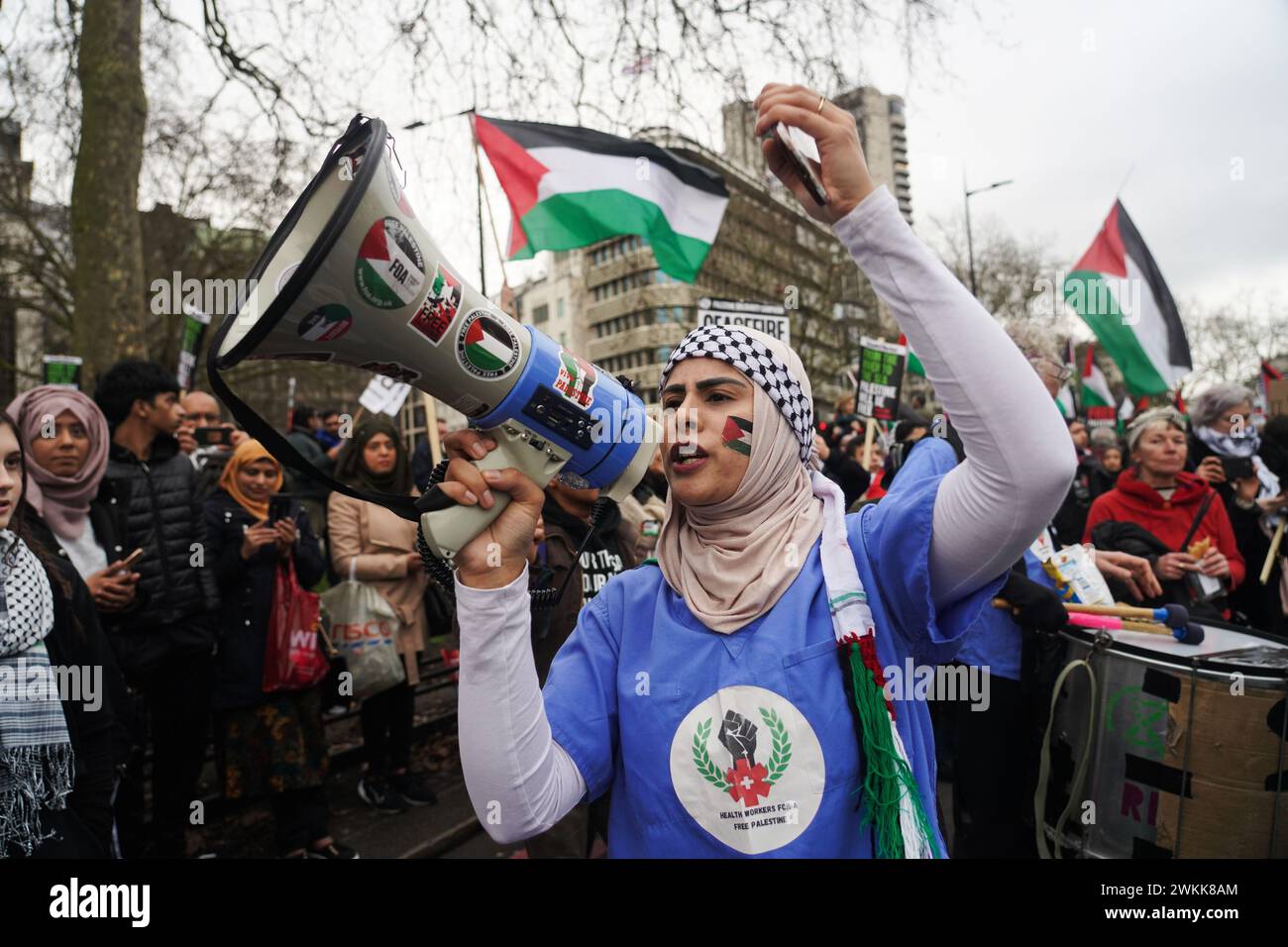 Hundreds of thousands of people march demanding a ceasefire and an end ...