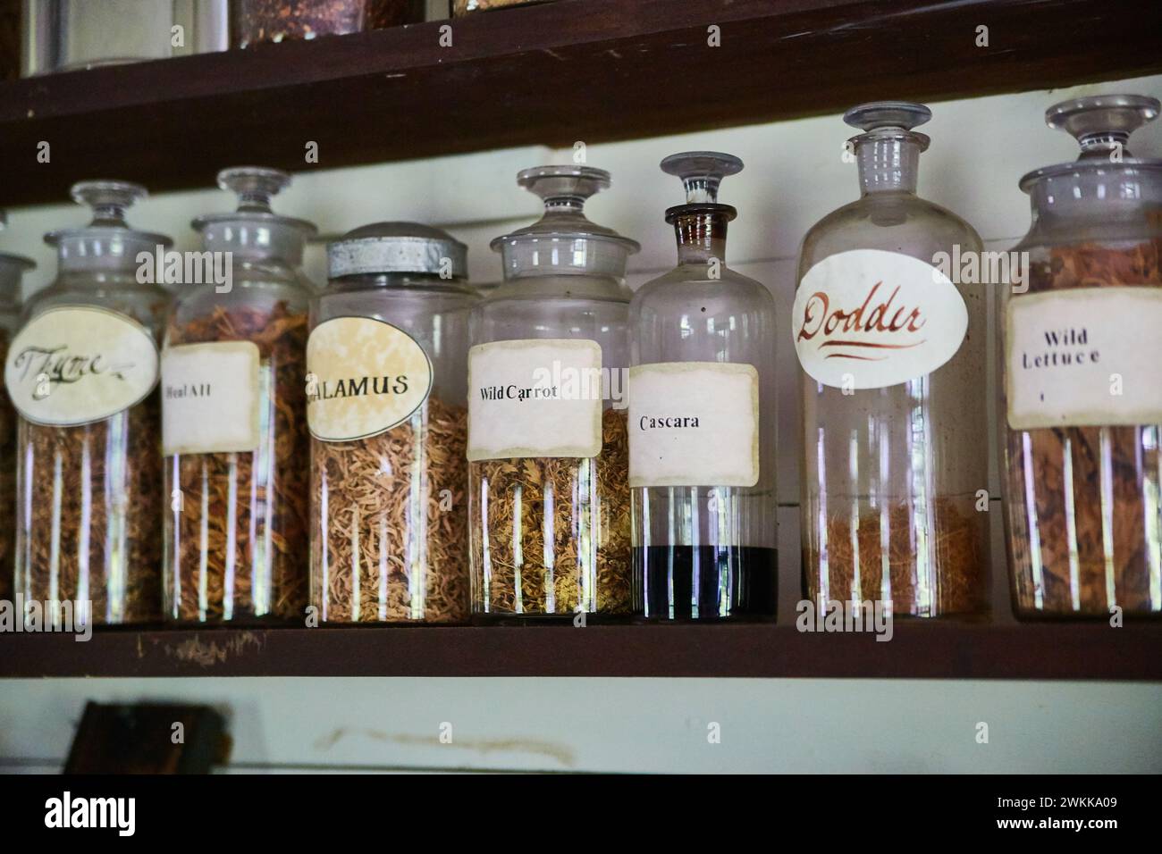 Herbs antique jars hi-res stock photography and images - Alamy