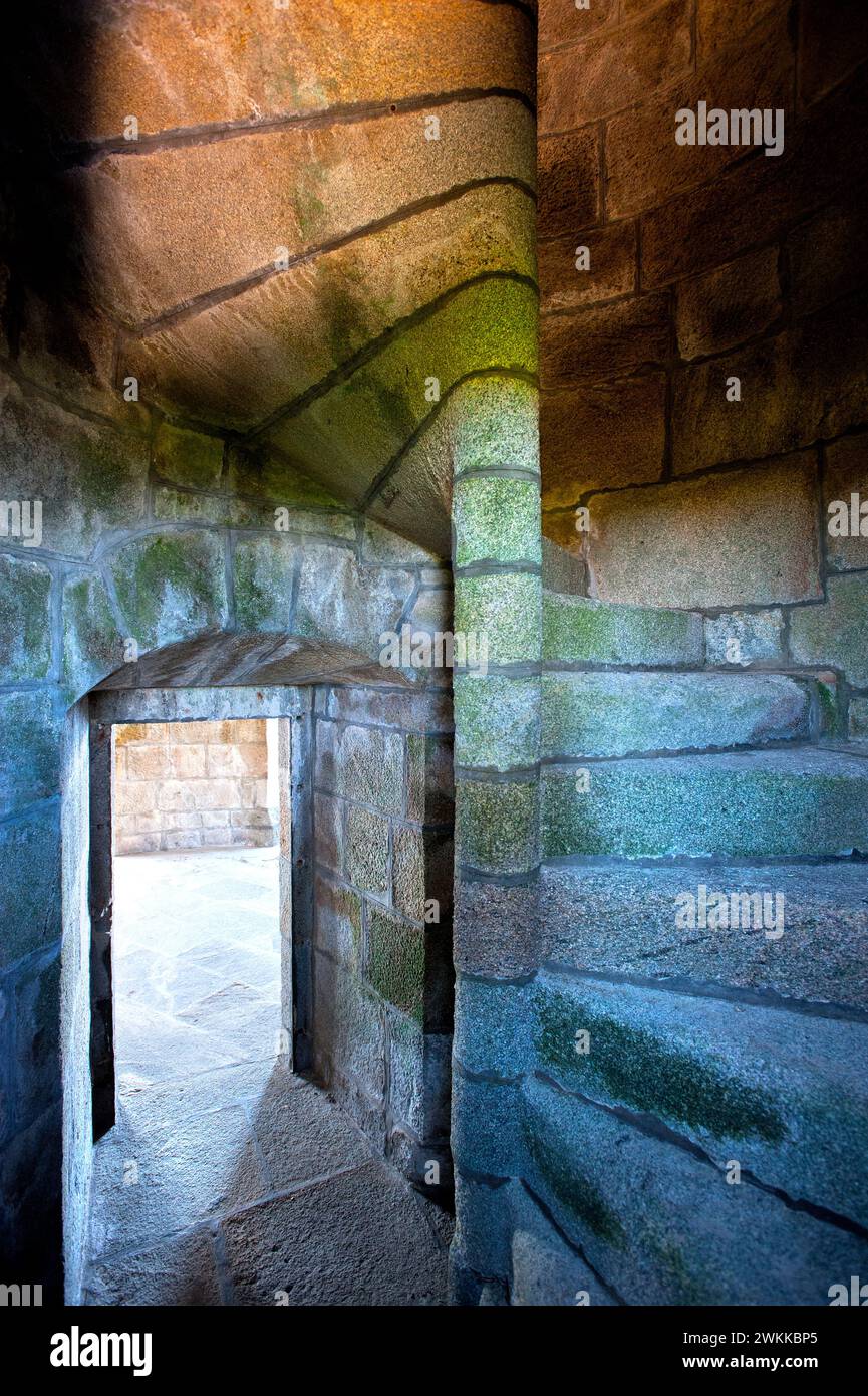 Stone steps leading to open door hi-res stock photography and images ...