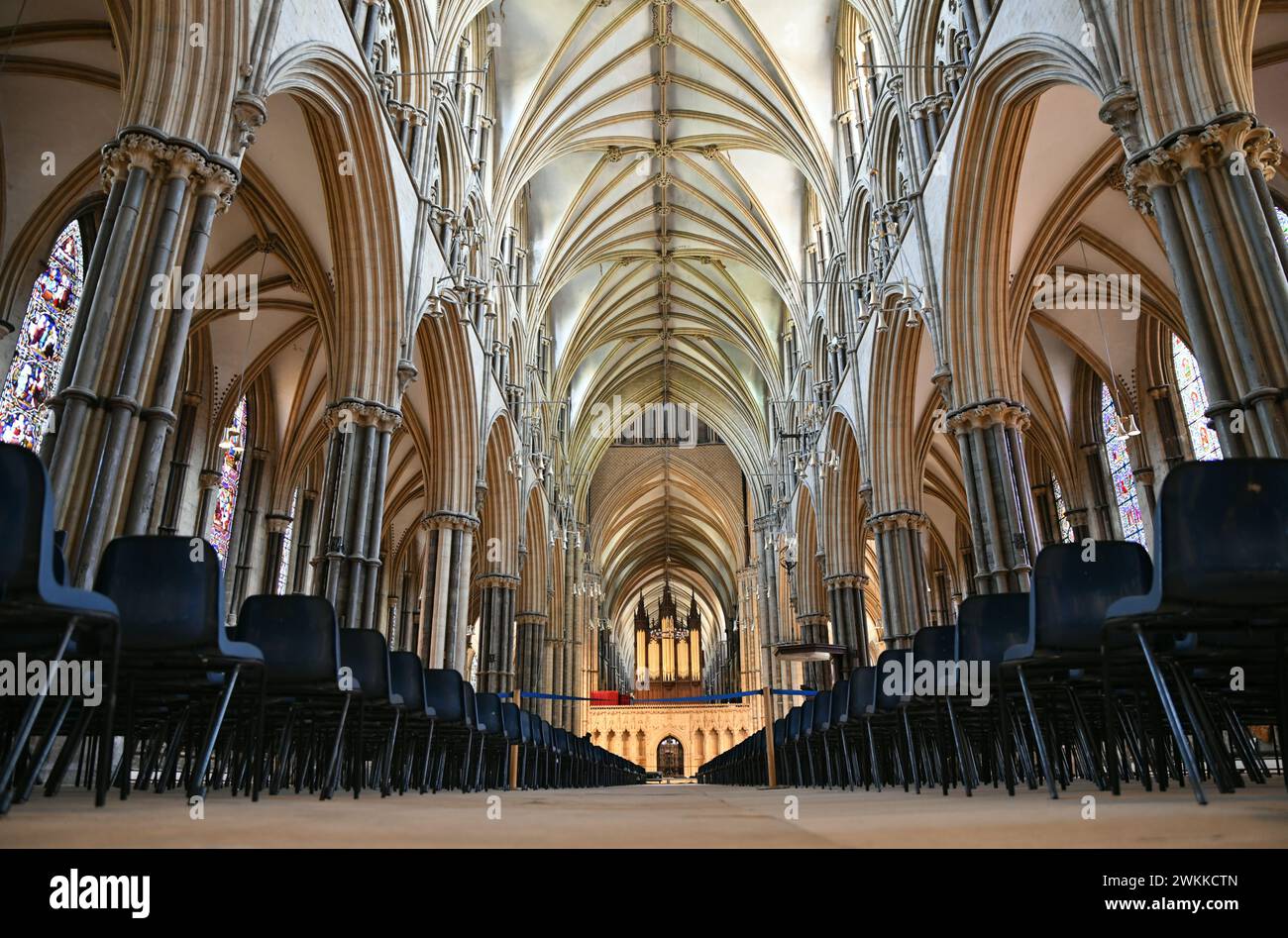 Impressive ribbed vaults and arches in the nave of Lincoln Cathedral ...