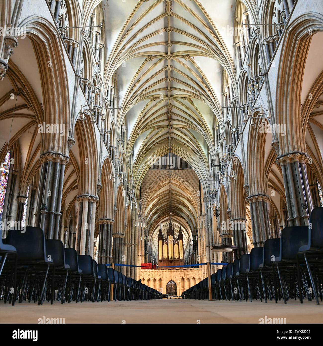 Impressive ribbed vaults and arches in the nave of Lincoln Cathedral ...