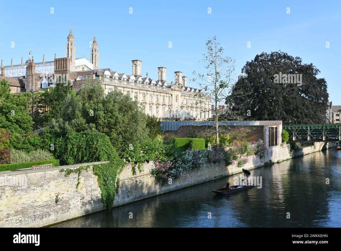 Kings college cambridge entrance gate hi-res stock photography and ...