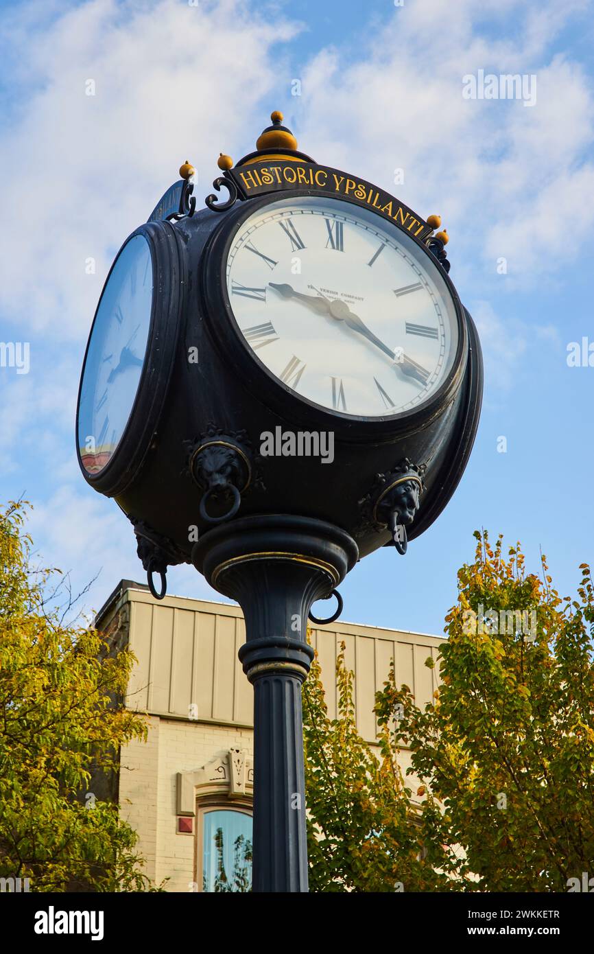Fluted pole hi-res stock photography and images - Alamy