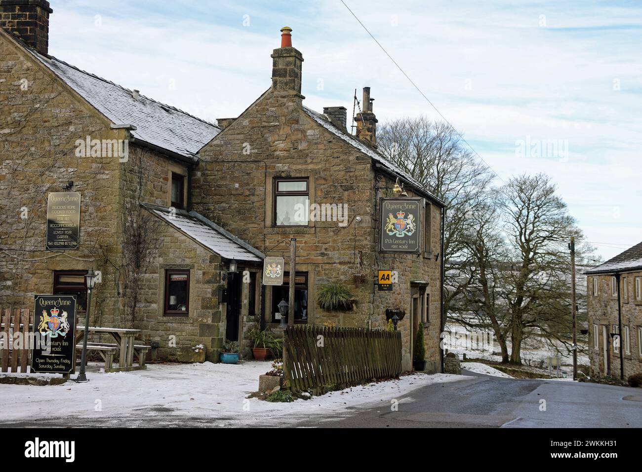 17th century inn pub sign hi-res stock photography and images - Alamy