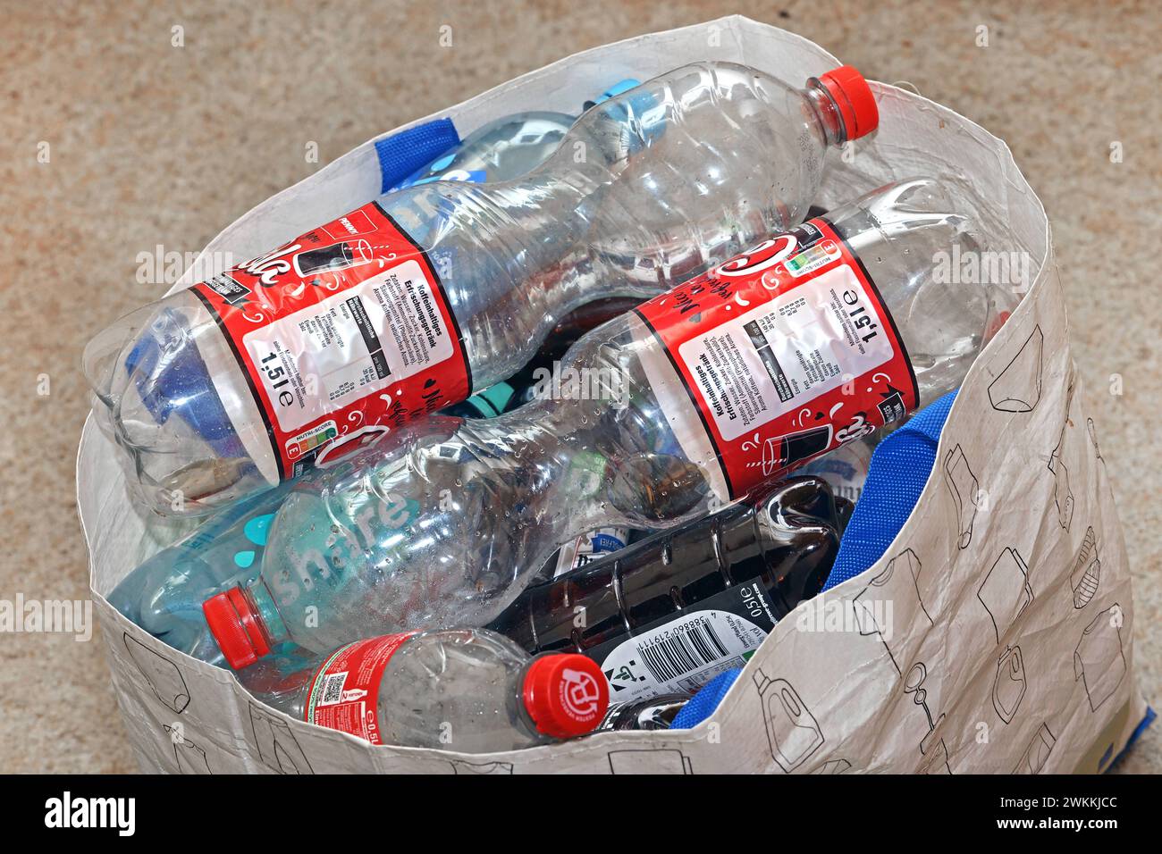 Pe flaschen hi-res stock photography and images - Alamy