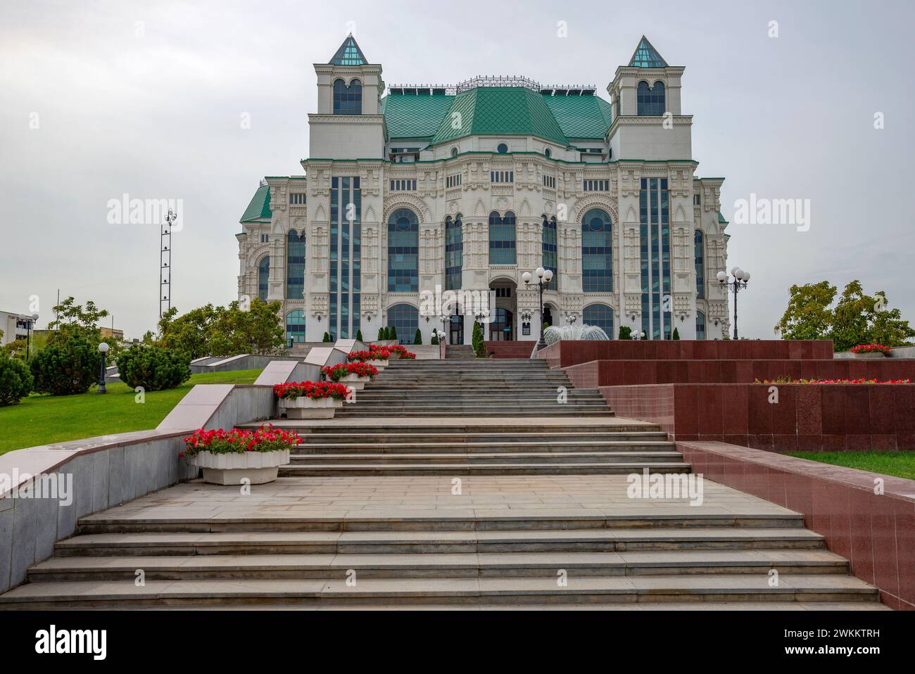 State opera and ballet theater hi-res stock photography and images - Alamy