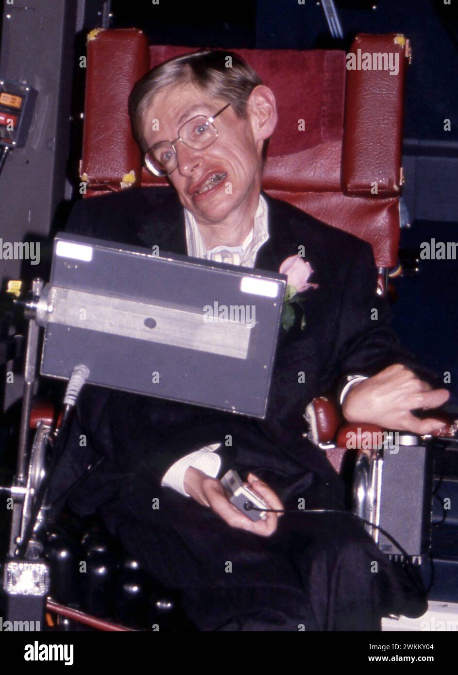 Stephen Hawking attending the Premiere of 'A Brief History of Time' on ...