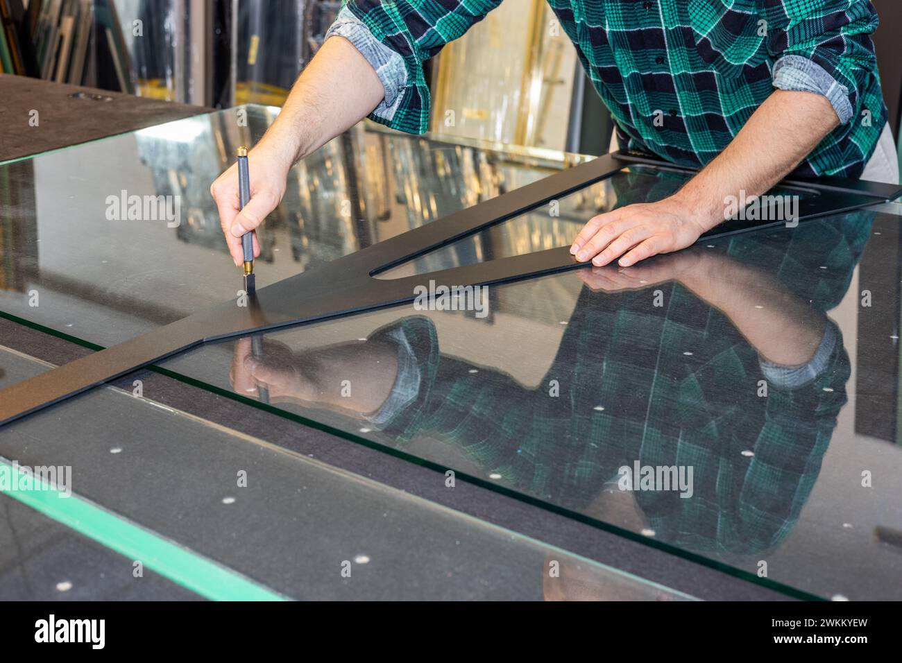 Transparent glass showcases hi-res stock photography and images - Alamy