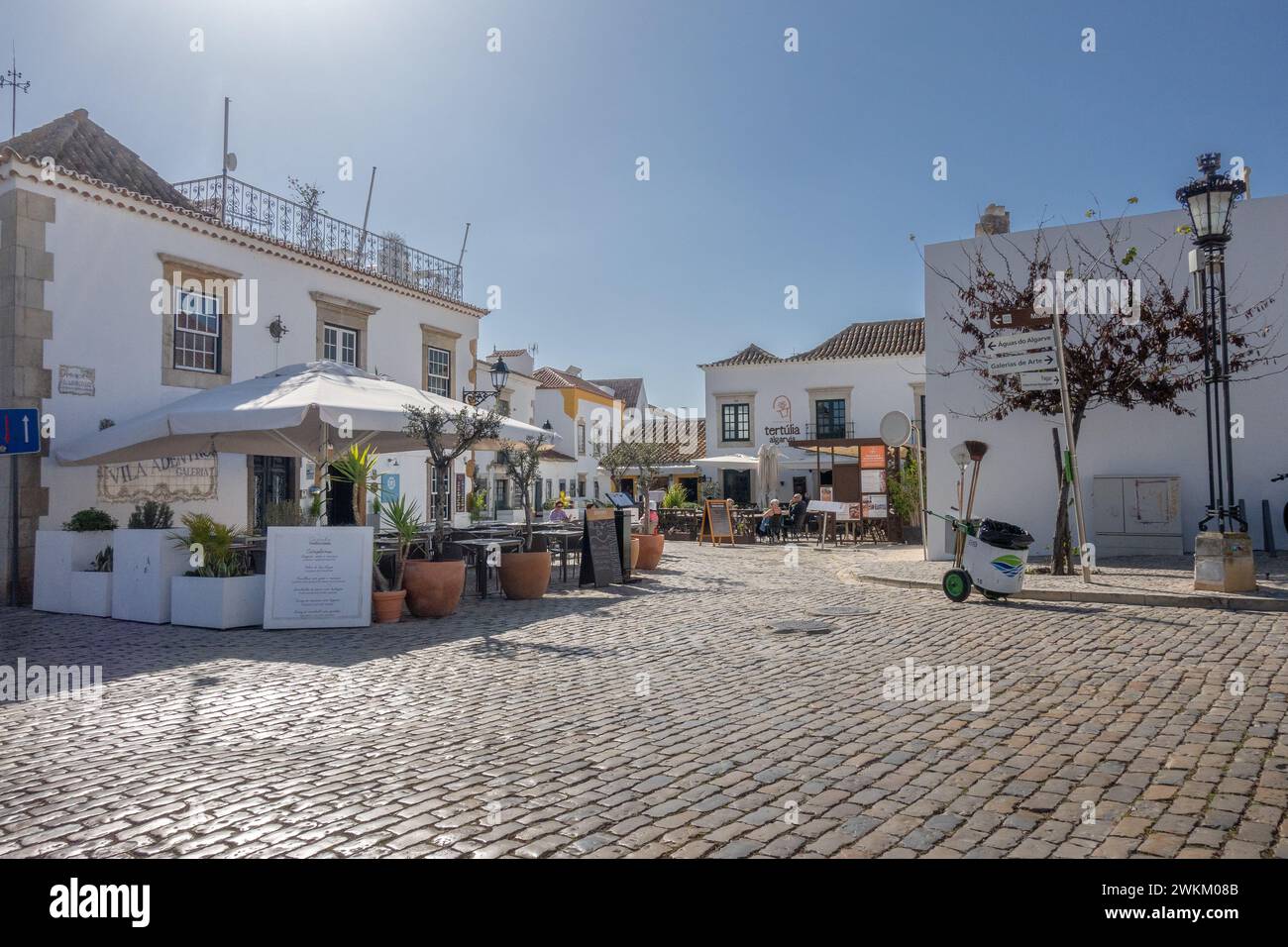 Tertúlia algarvia hi-res stock photography and images - Alamy