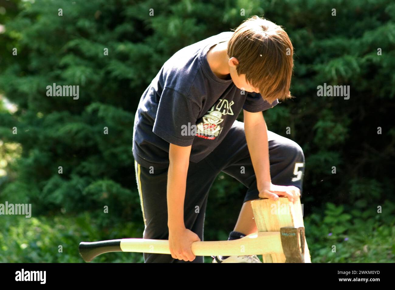 little boy splitting wood Stock Photo - Alamy