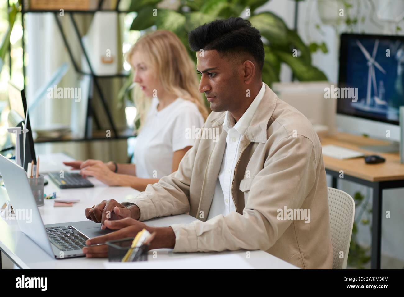 Indian system engineer hi-res stock photography and images - Alamy