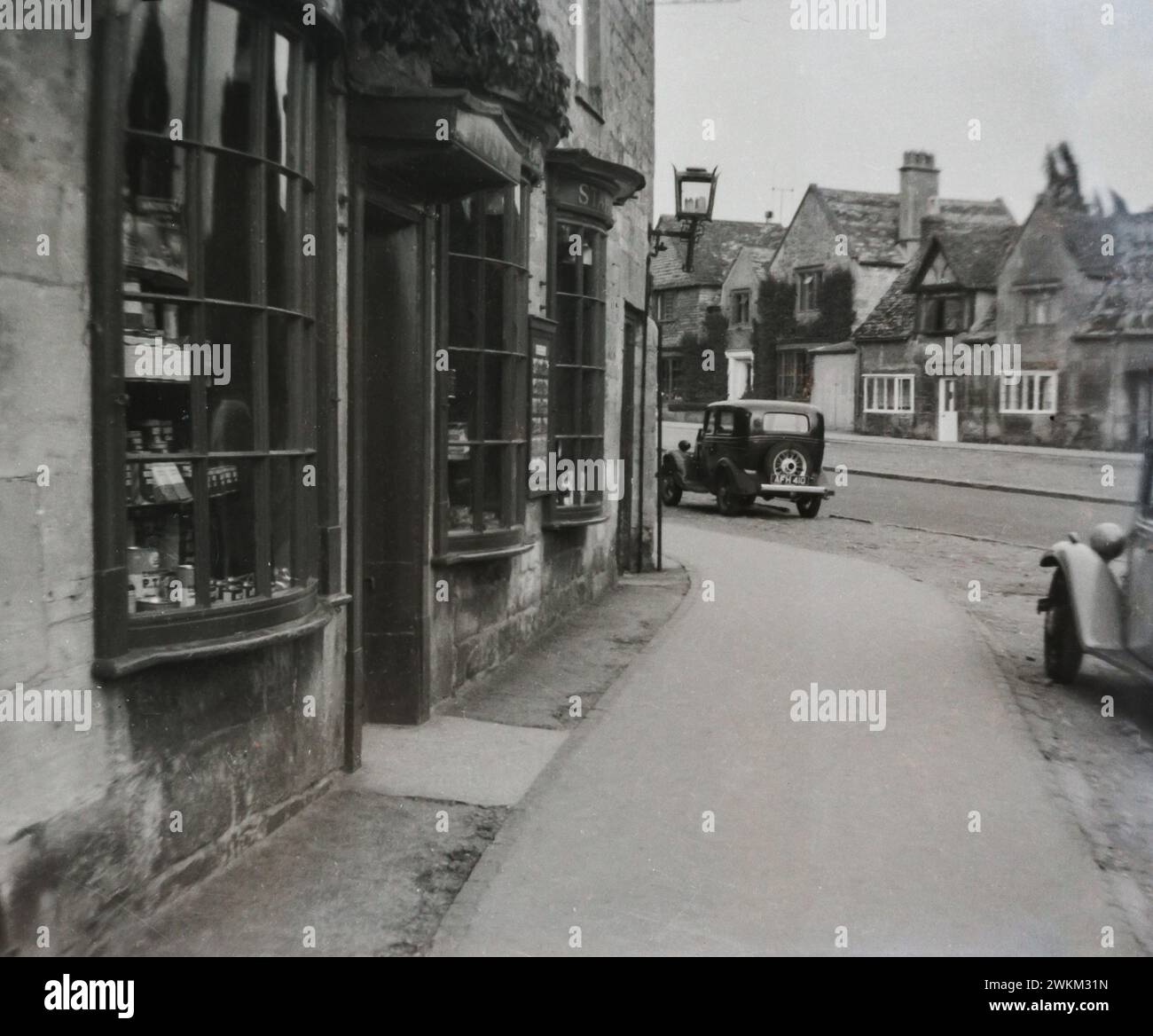 Cotswold shop 1950s hi-res stock photography and images - Alamy
