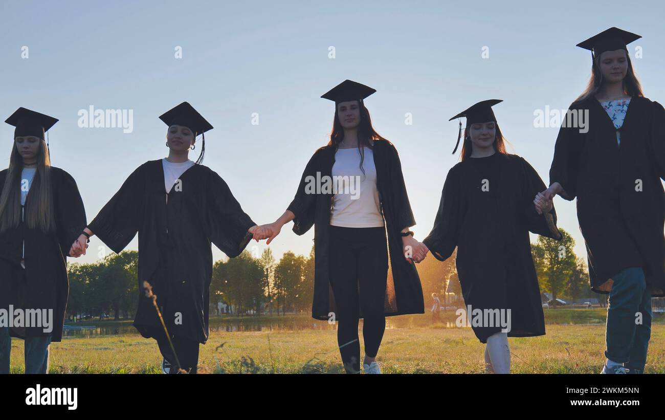 College students walking holding hands hi-res stock photography and ...