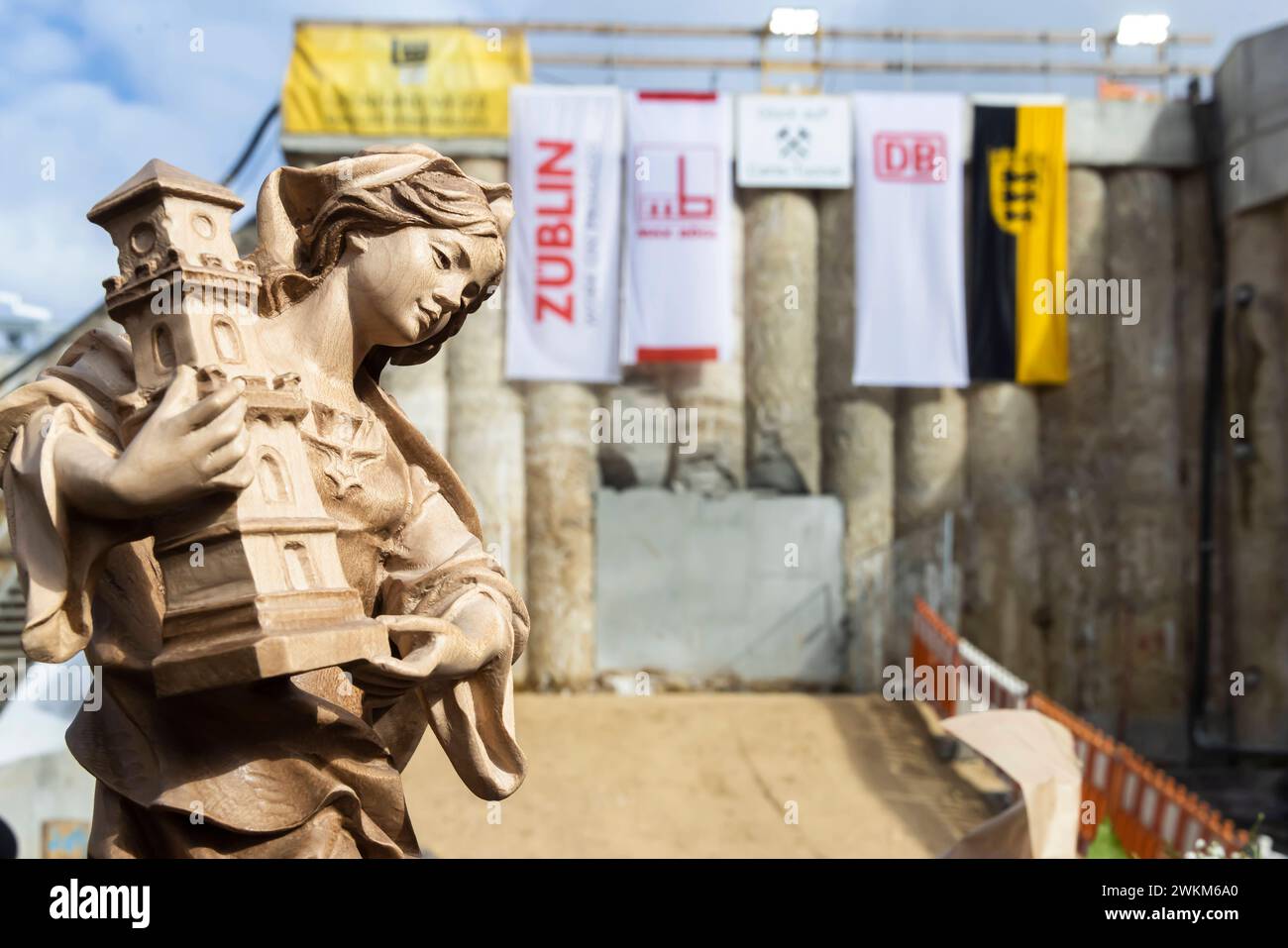 Heilige Barbara. Symbolischer Tunneldurchschlag an der 660 Meter langen ...