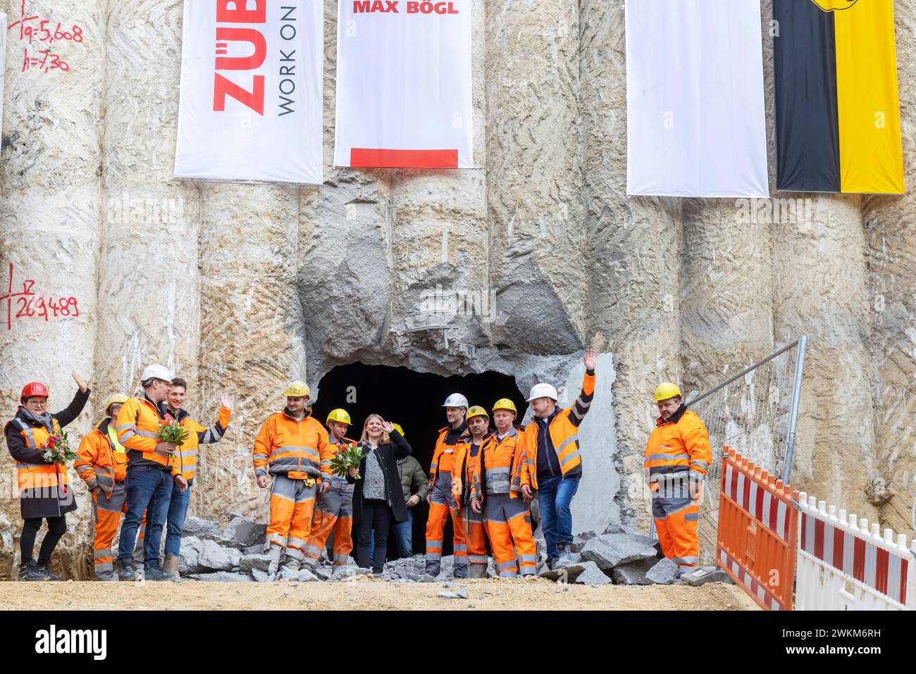 Symbolischer Tunneldurchschlag an der 660 Meter langen sogenannten ...