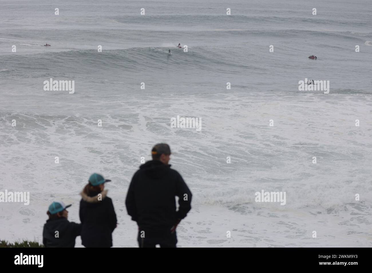 Spectators watch surfers hi-res stock photography and images - Alamy