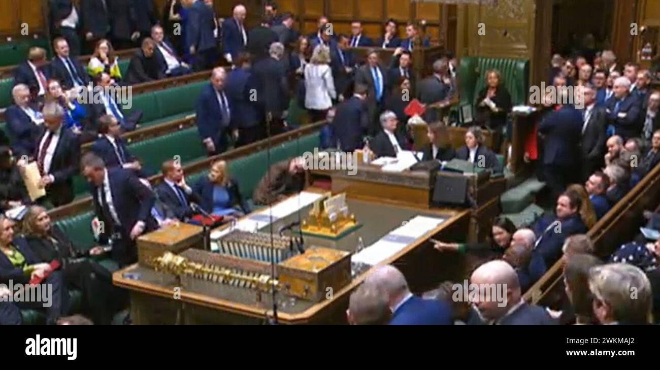 Debate house of commons uk chamber hi-res stock photography and images ...