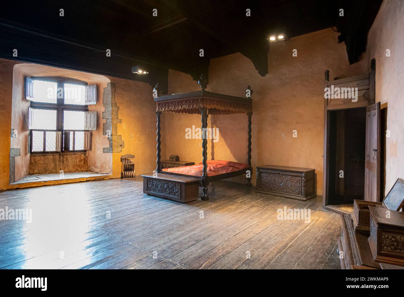 Medieval castle bedroom hi-res stock photography and images - Alamy