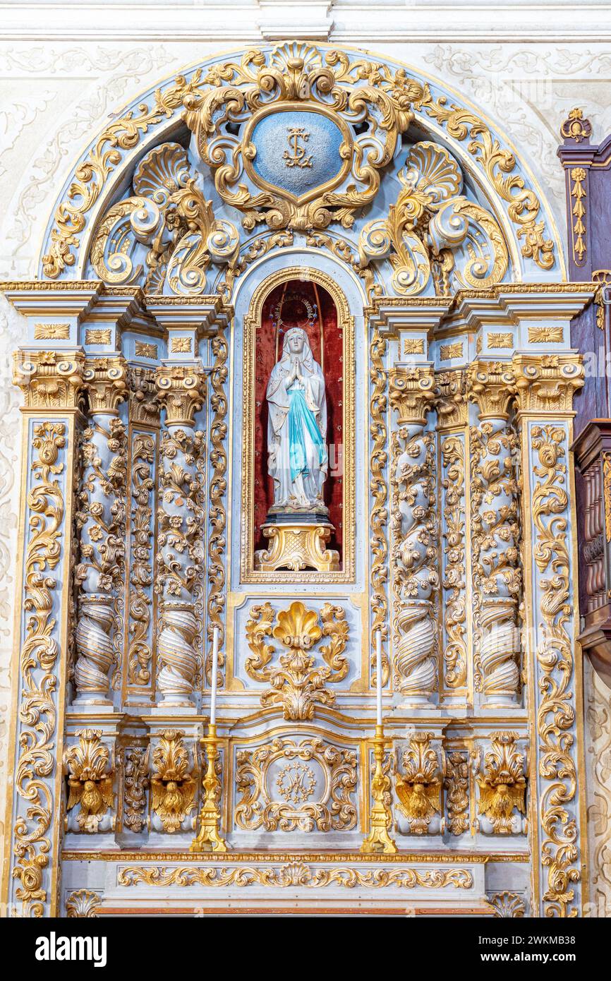 Royal religious figure hi-res stock photography and images - Alamy