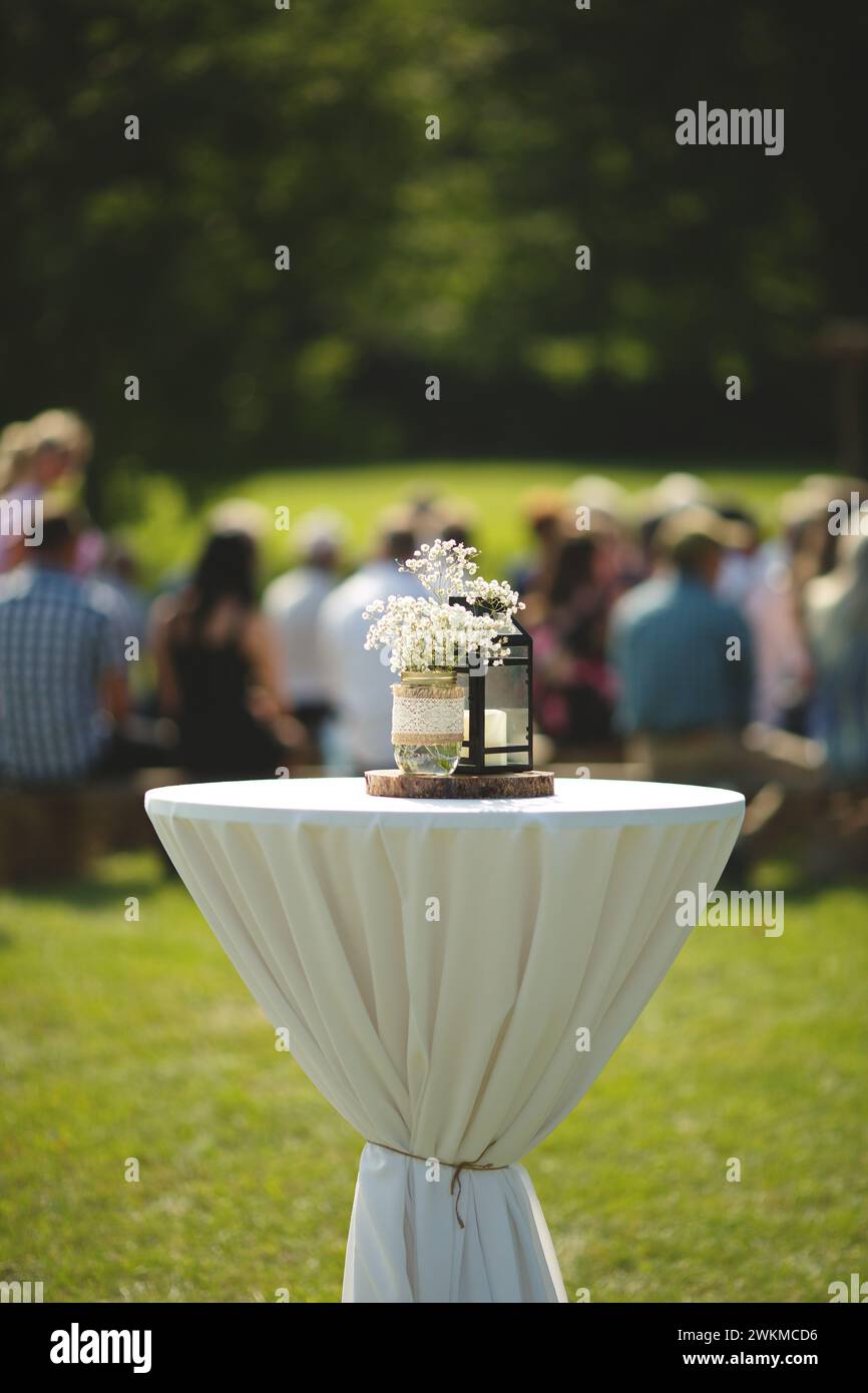 Round wedding table adorned with flowers and jars Stock Photo - Alamy