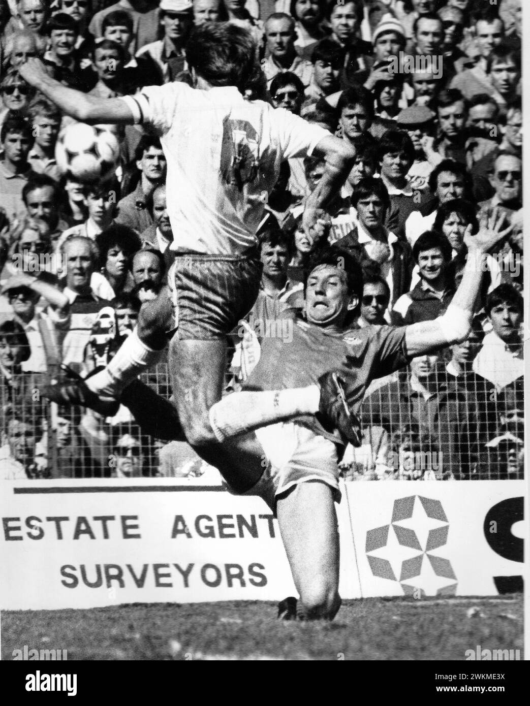 POMPEY'S PAUL MARINER IS BEATEN BY MILLWALL'S ALAN McLEARY. 1986 PIC ...