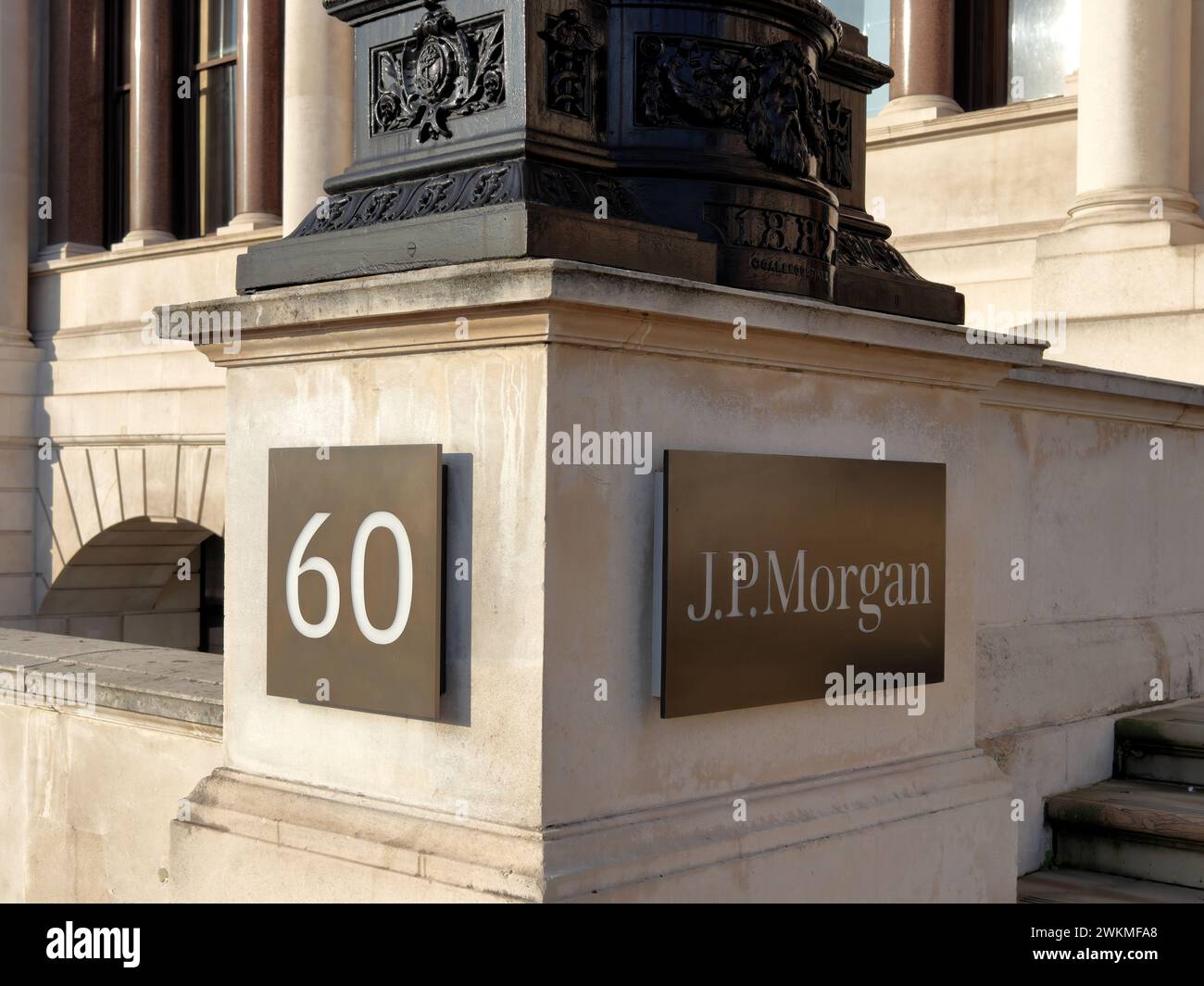 Jp morgan building office building hi-res stock photography and images ...