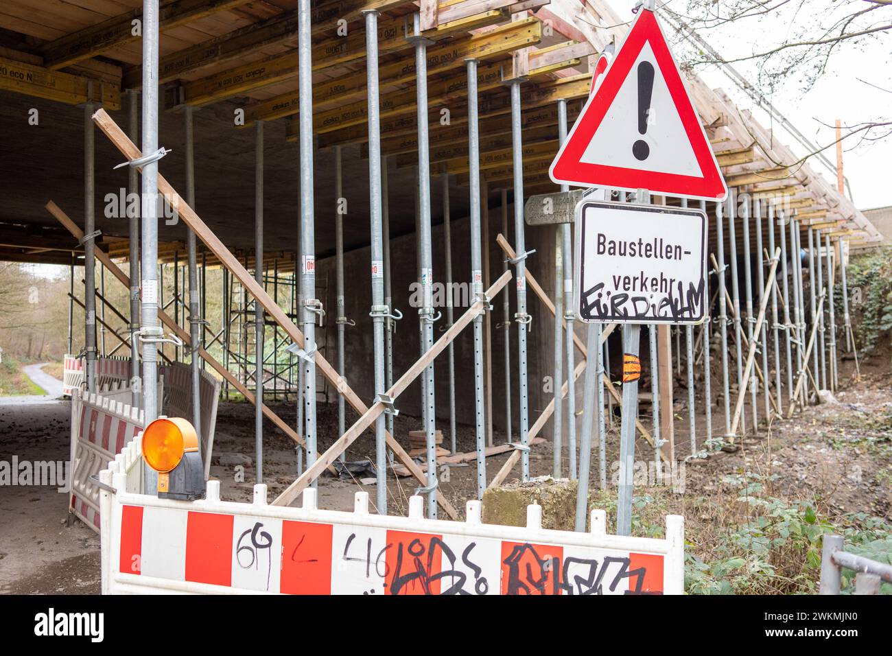 Platform safety barriers hi-res stock photography and images - Alamy
