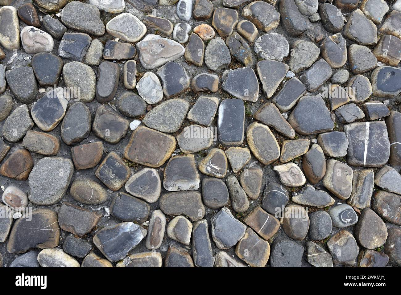 City pattern – pavement made with many flat stones Stock Photo - Alamy