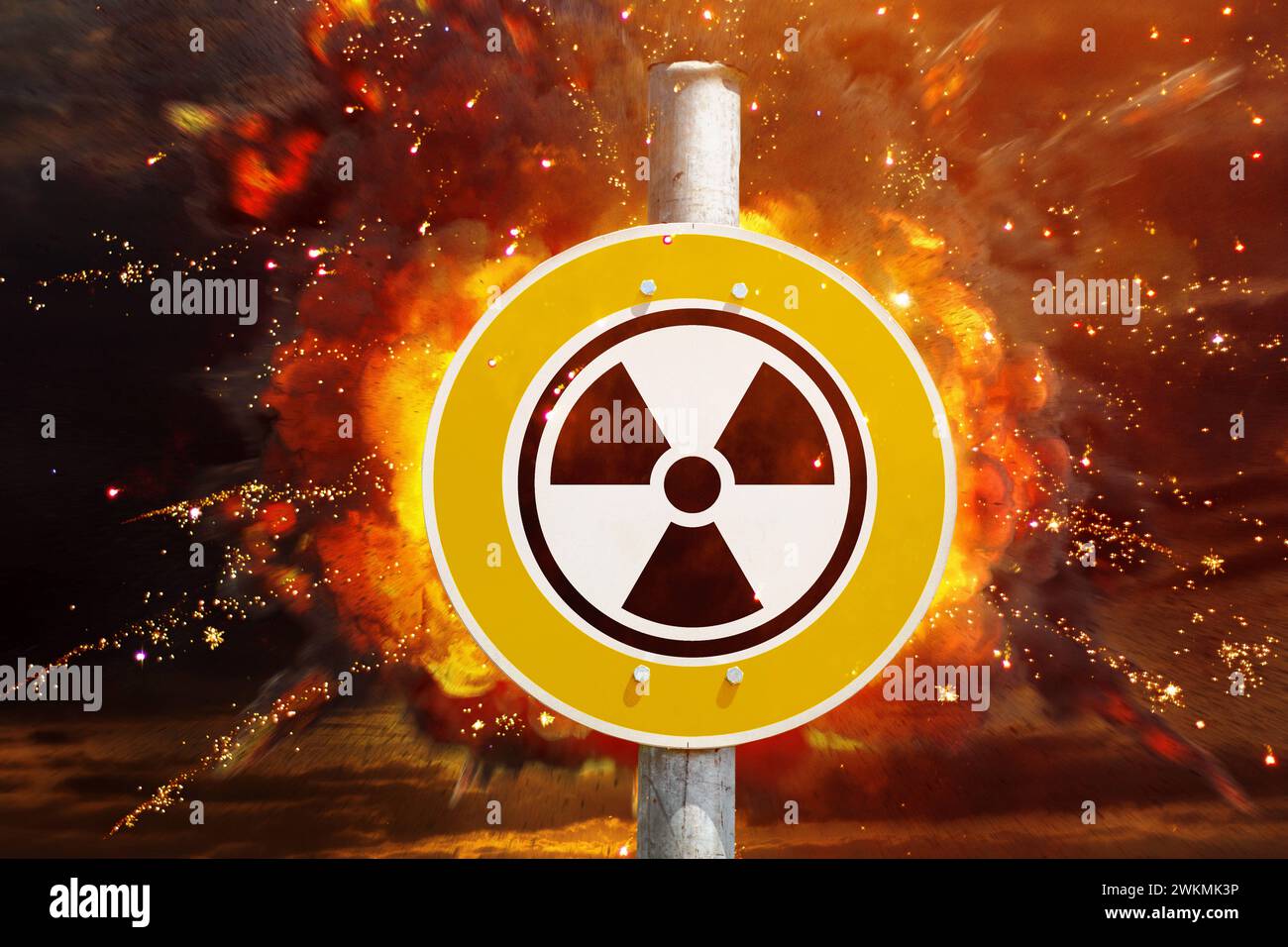 Explosion am himmel hi-res stock photography and images - Alamy