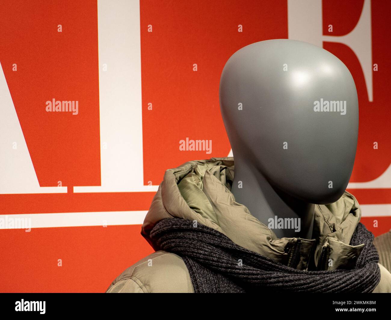 Store clothes bald dummy in hi-res stock photography and images - Alamy