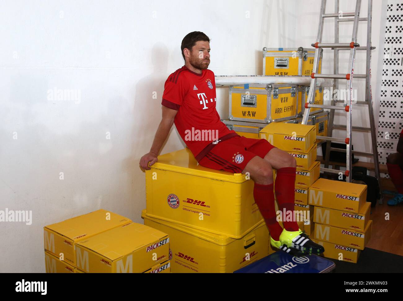 Xabi Alonso ( FC Bayern München ) Fussball Bundesliga Saison 2015 / ...