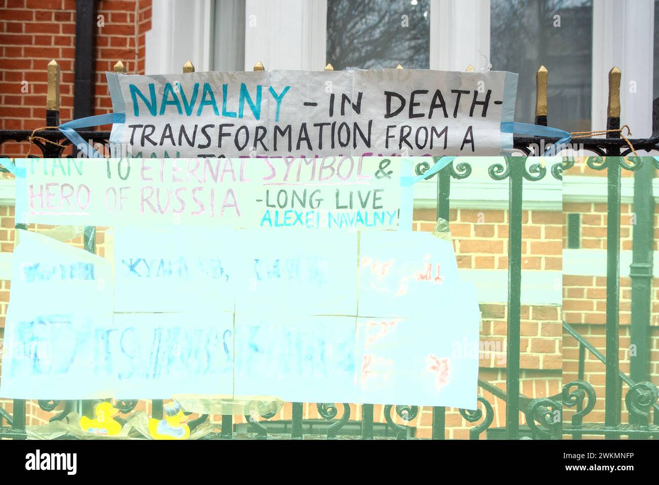 London, UK. 21st Feb, 2024. Tributes to Alexei Navalny are seen on the ...