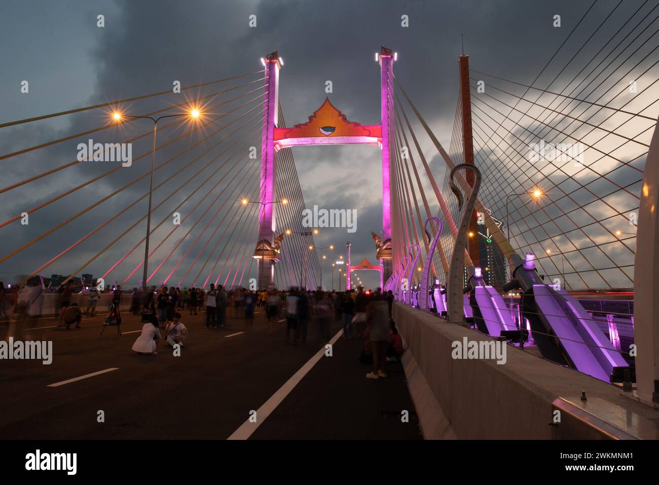 The parallel bridge to rama 9 bridge hi-res stock photography and ...