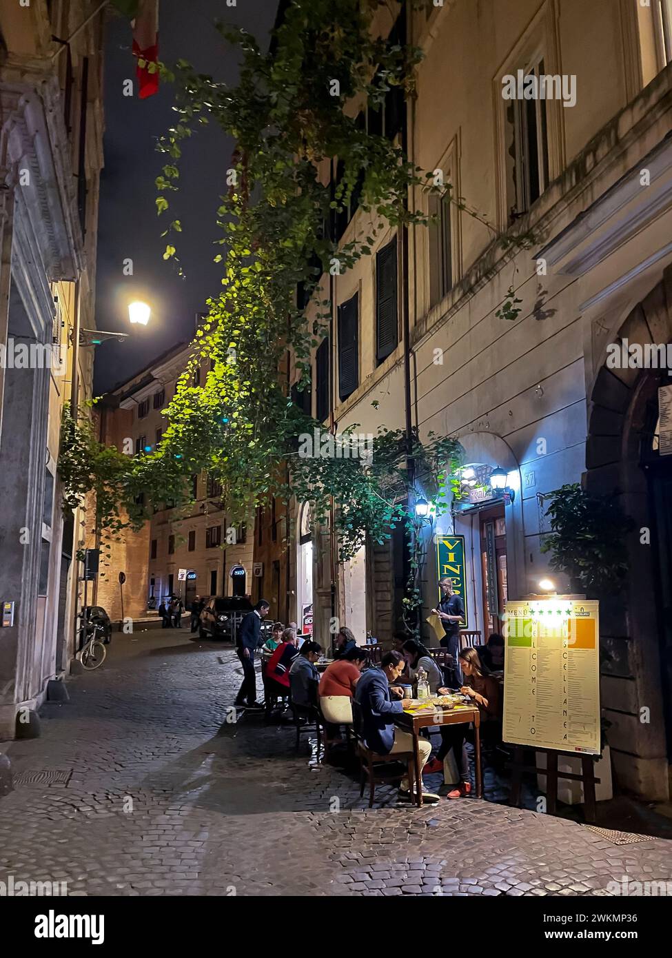 Dining rome hi-res stock photography and images - Alamy