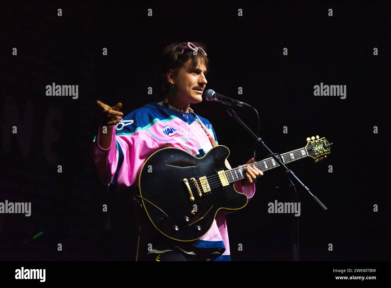 Medium build guitarist hi-res stock photography and images - Alamy