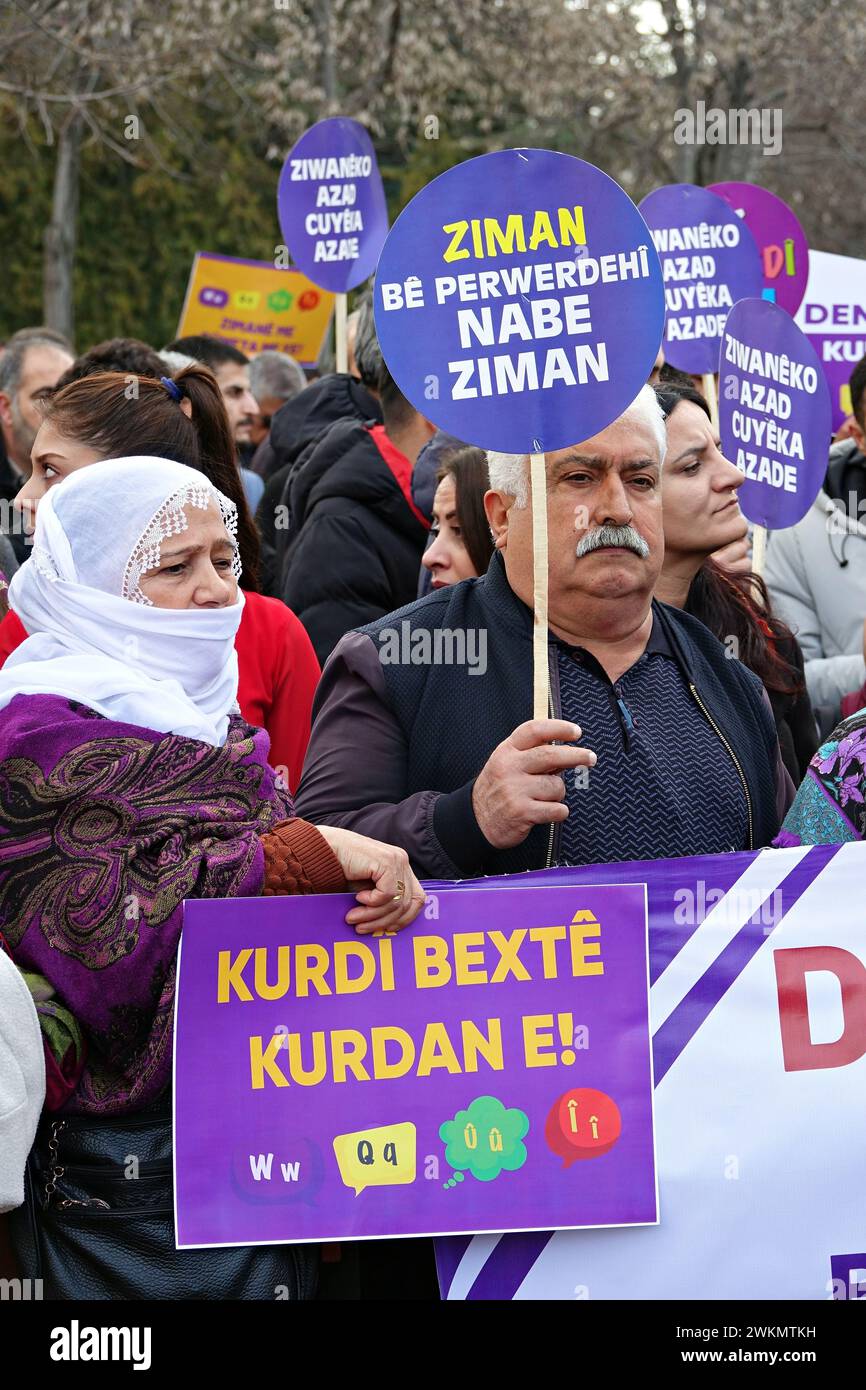Kurdish language hi-res stock photography and images - Alamy