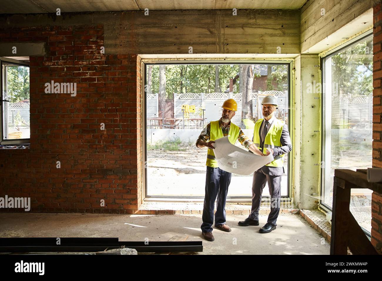 Attractive men building site hi-res stock photography and images - Alamy