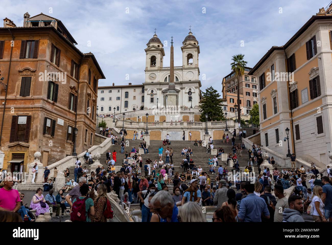Visitors to the Spanish Steps in Rome Stock Photo - Alamy