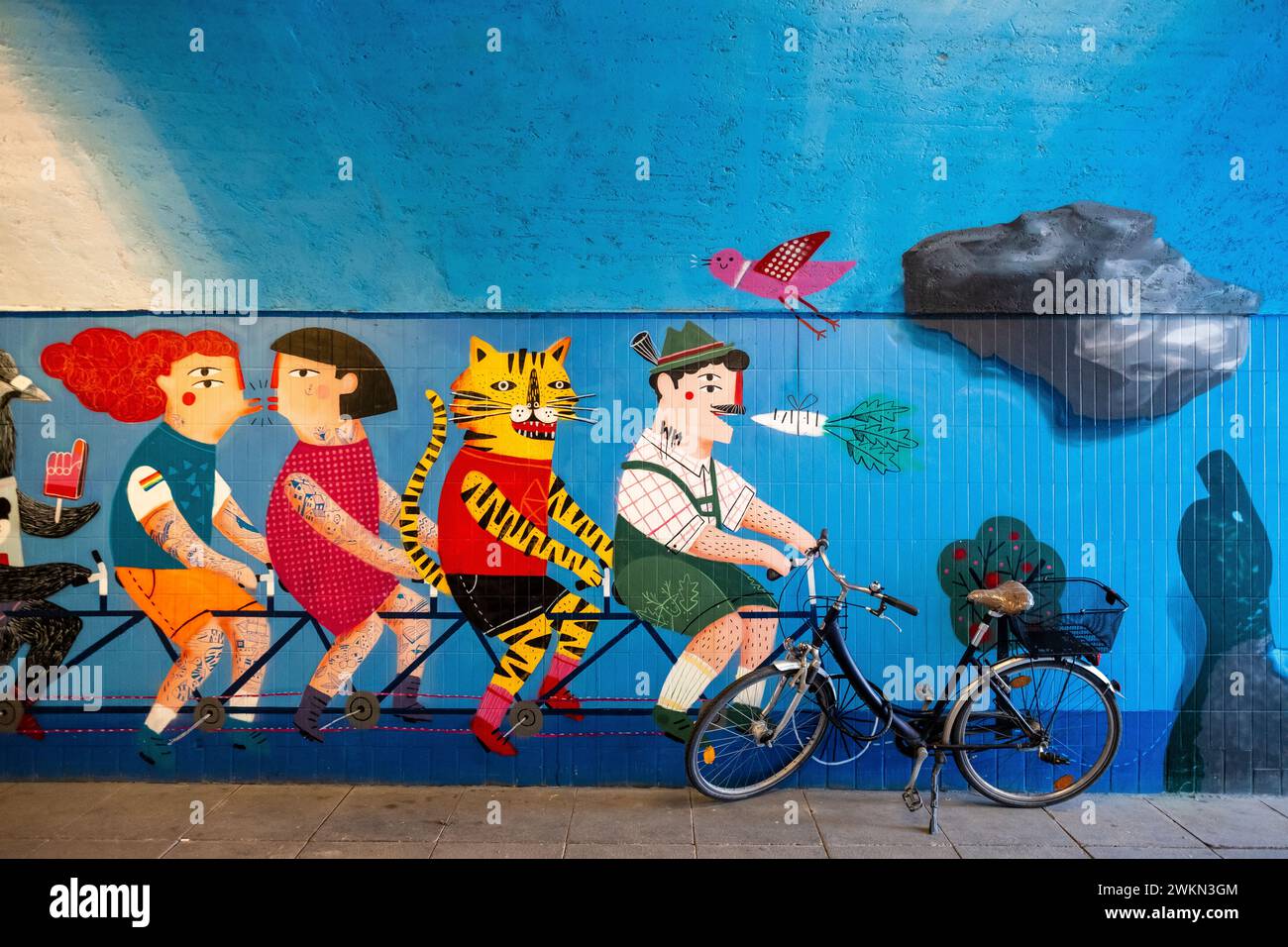 Colorful mural painting hi-res stock photography and images - Alamy