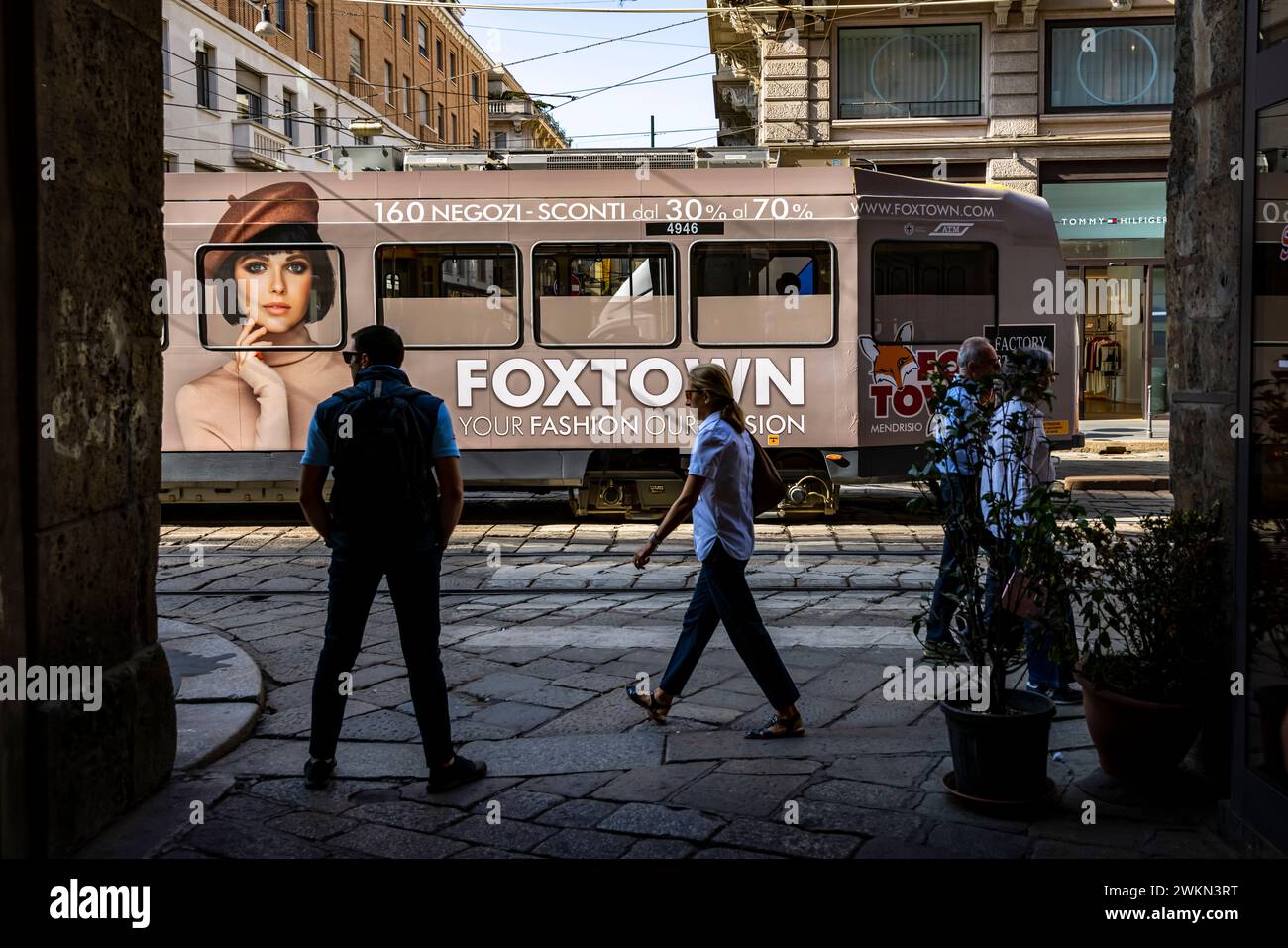 Daily life in the streets of Milan Stock Photo - Alamy