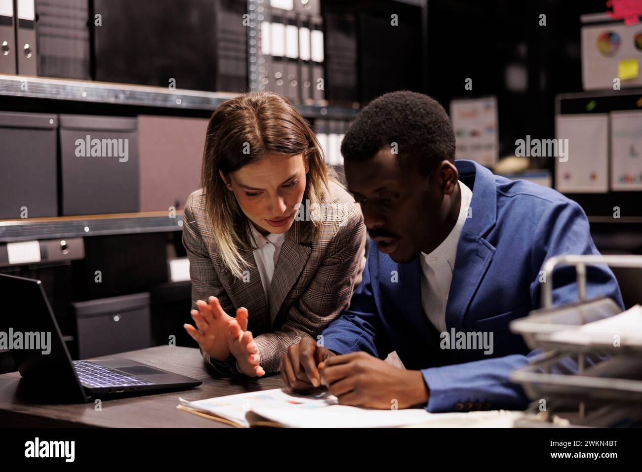 Crime scene evidence searching hi-res stock photography and images - Alamy