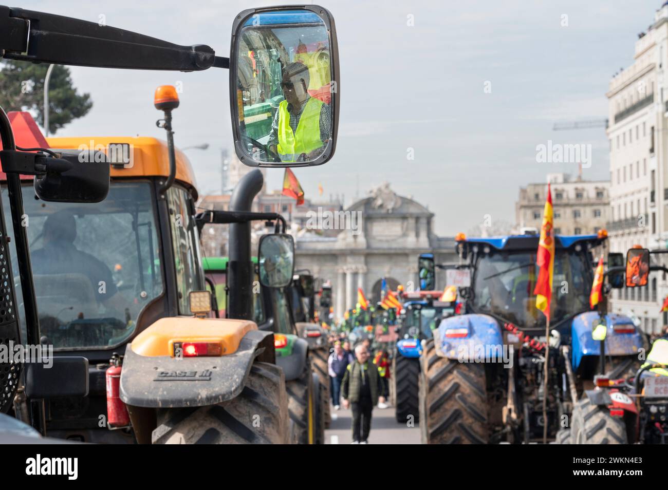Madrid, Spain. 21st Feb, 2024. Hundreds of tractors arrive in Madrid ...