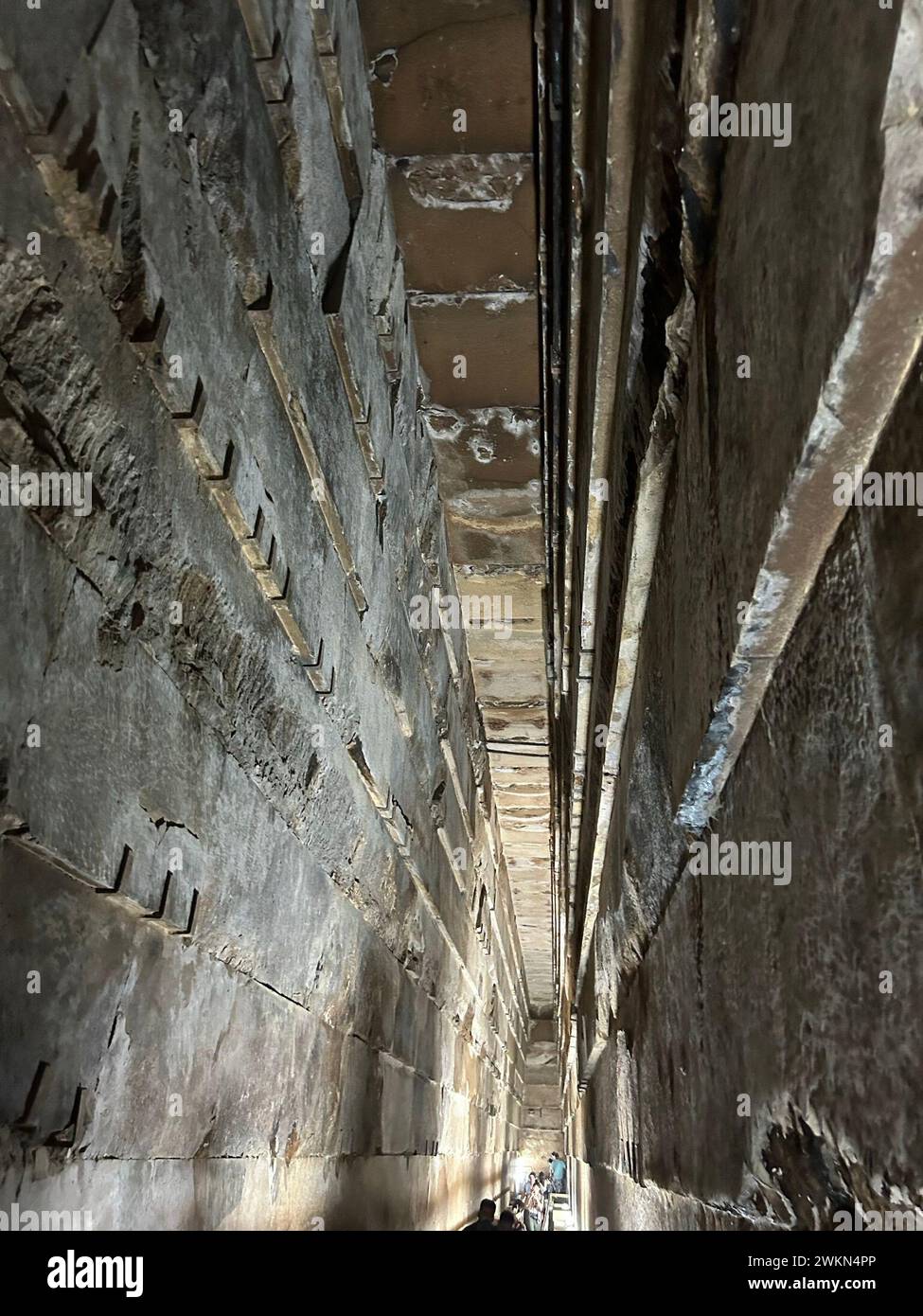 Cairo, Egypt. 24th Mar, 2023. Tourists delve deep inside the Great ...