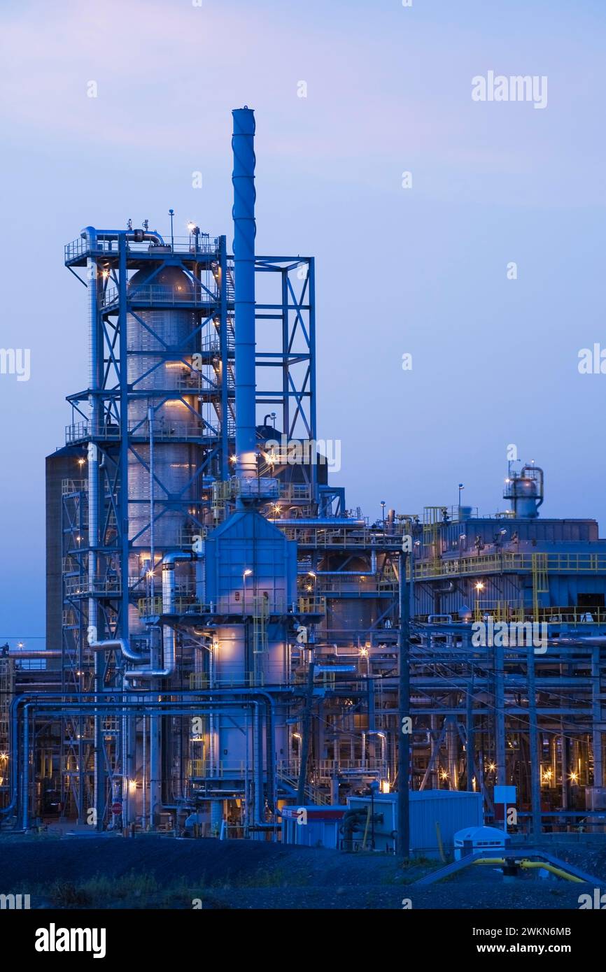 Oil refinery flaring hi-res stock photography and images - Alamy