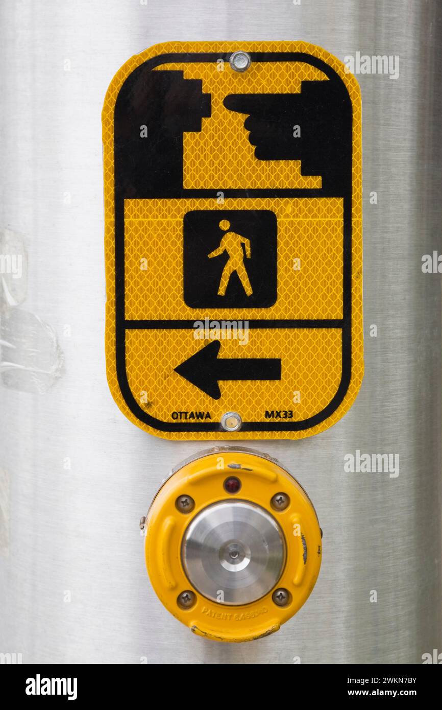 Crosswalk sign arrow hi-res stock photography and images - Alamy