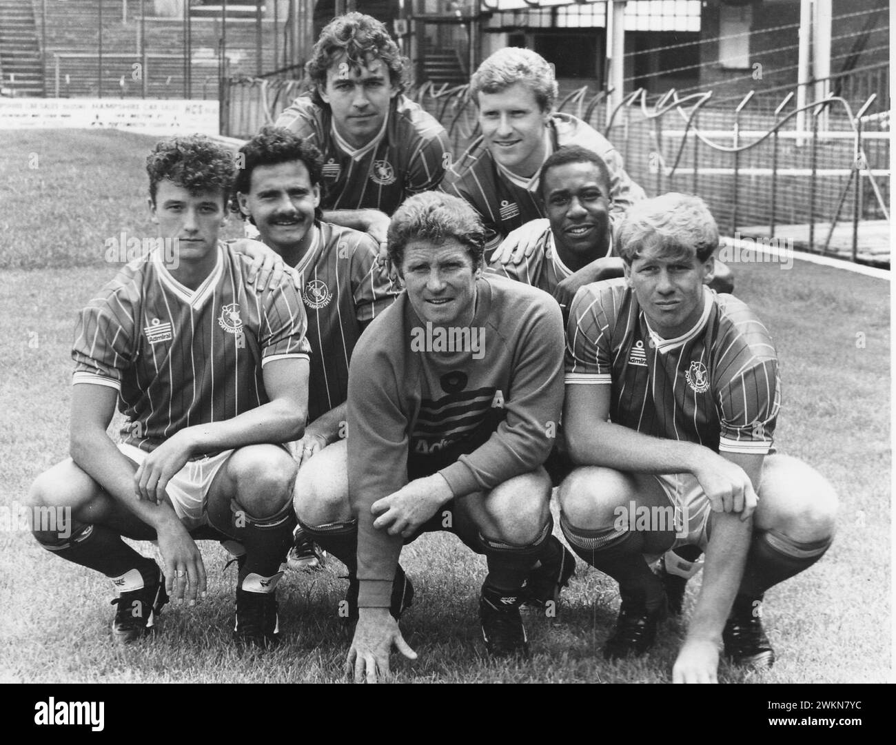 PORTSMOUTH MANAGER ALAN BALL WITH HIS NEW SIGNINGS 1987 BAK ROW, MICK ...