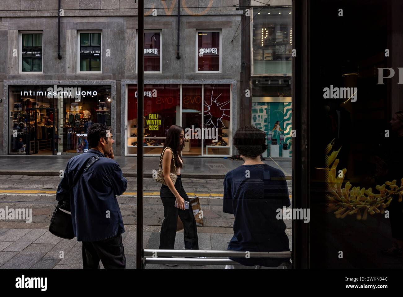 People wait for the bus in Milan, Italy Stock Photo - Alamy
