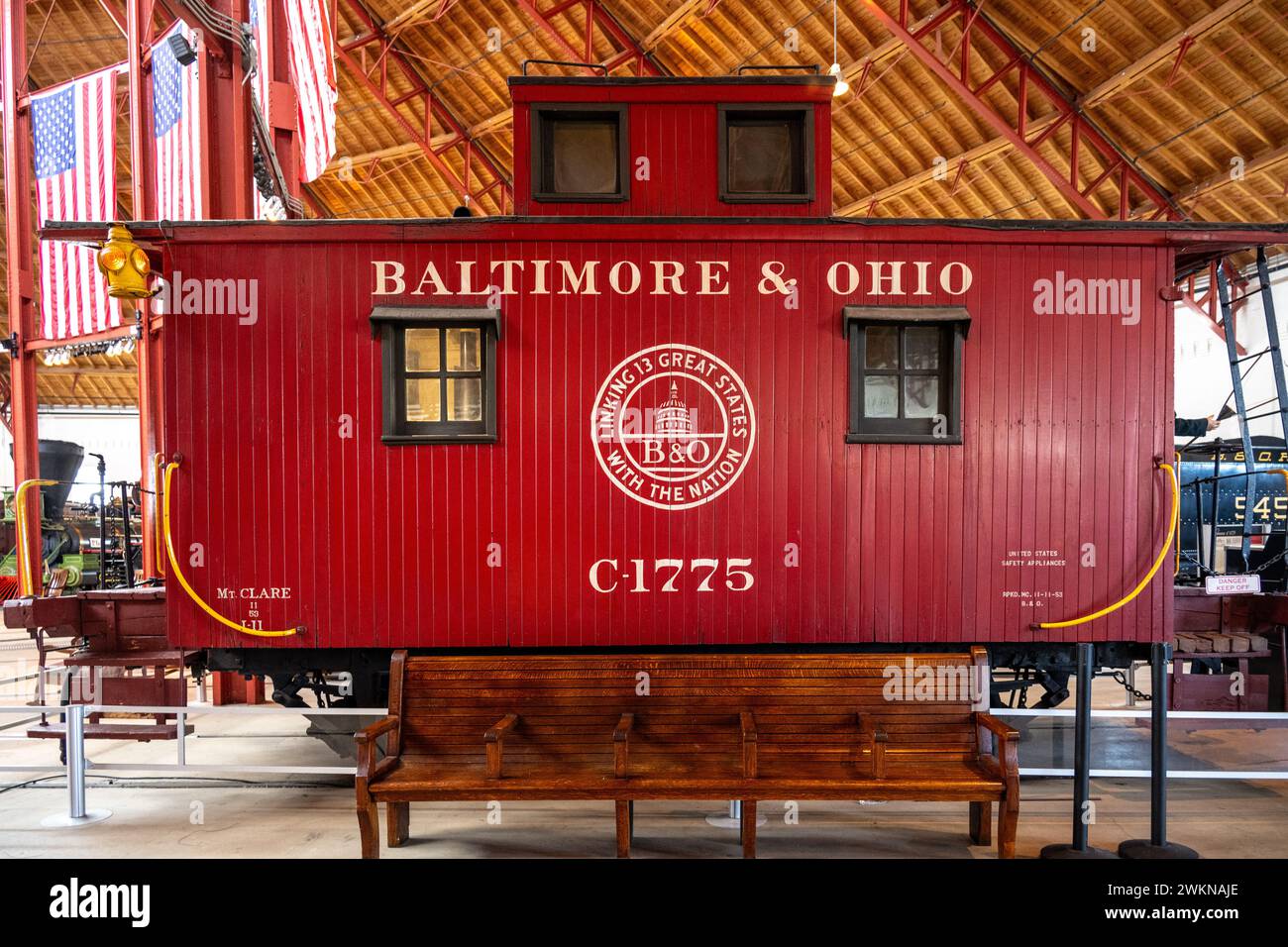 Train side view hi-res stock photography and images - Alamy