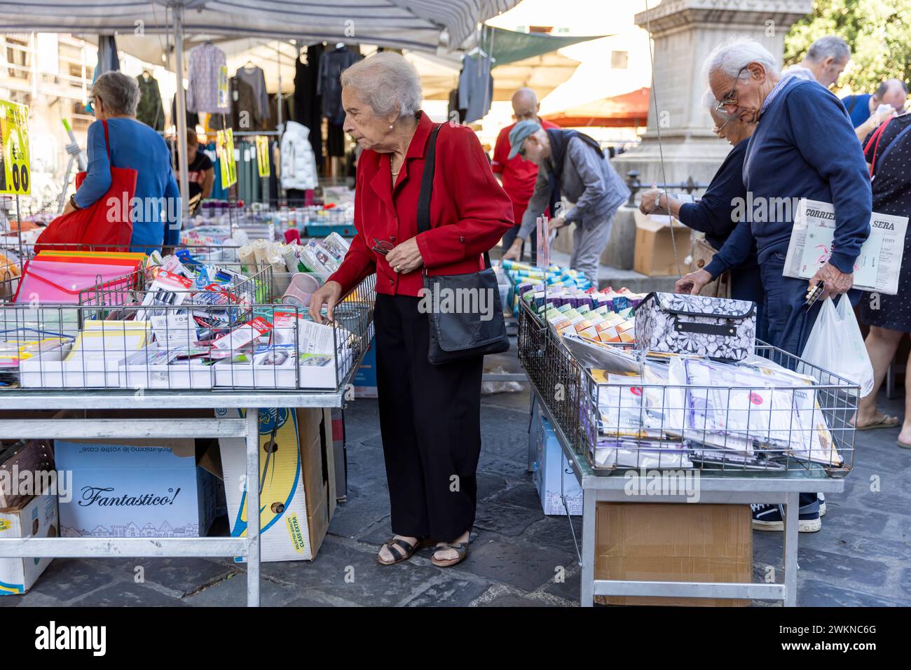 Florence woman market hi-res stock photography and images - Alamy